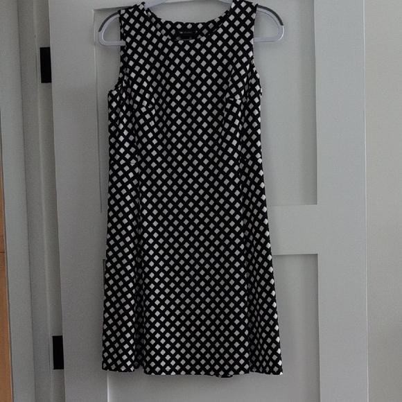 AB Studio | Dresses | Ab Studio Black And White Geometric Midi Dress ...